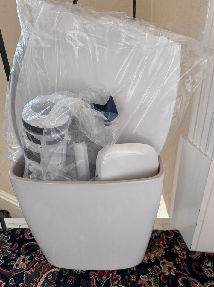 Toilet + cistern + seat, close coupled dual flush (screwfix toilet to ...