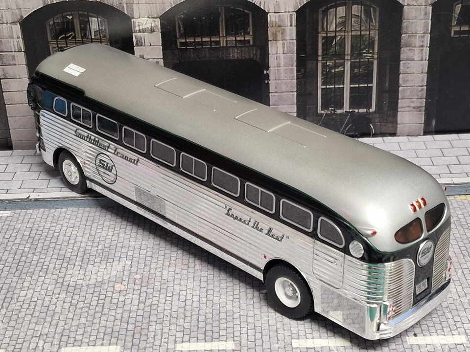 ICONIC REPLICAS 1/43 - GM PD-4151 SILVERSIDE COACH 1948 | eBay