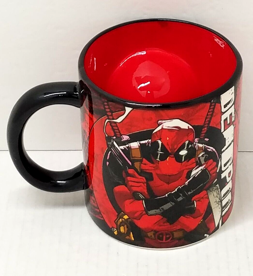 Deadpool w/ Spinning Logo Large Ceramic 20 oz Mug - Marvel Comics ...
