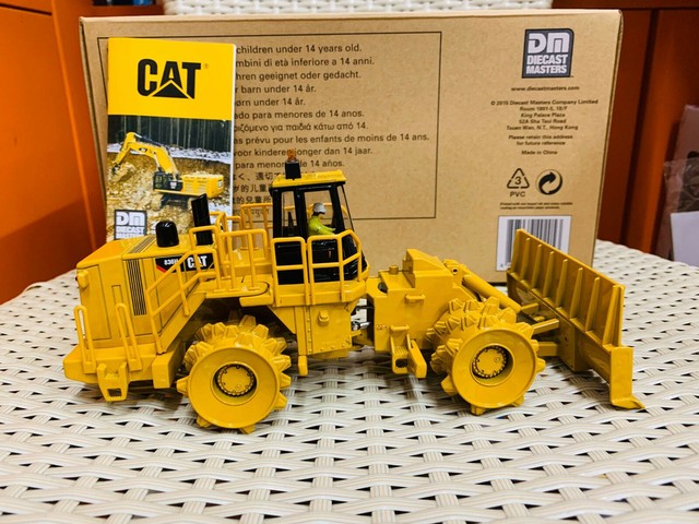 CAT 836H Landfill Compactor w/ Operator 1 50 Model - Diecast Masters ...