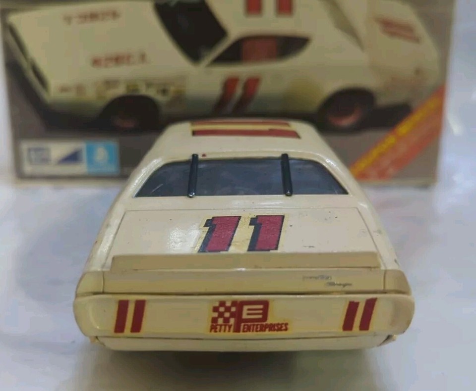 Vintage MPC Buddy Baker 1972 Dodge Charger NASCAR 1:25 Model Kit #1702 ...