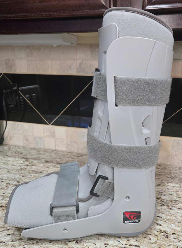 Breg Genesis Tall Orthopedic Walker Boot 3 Strap w/Pump Size Large ...