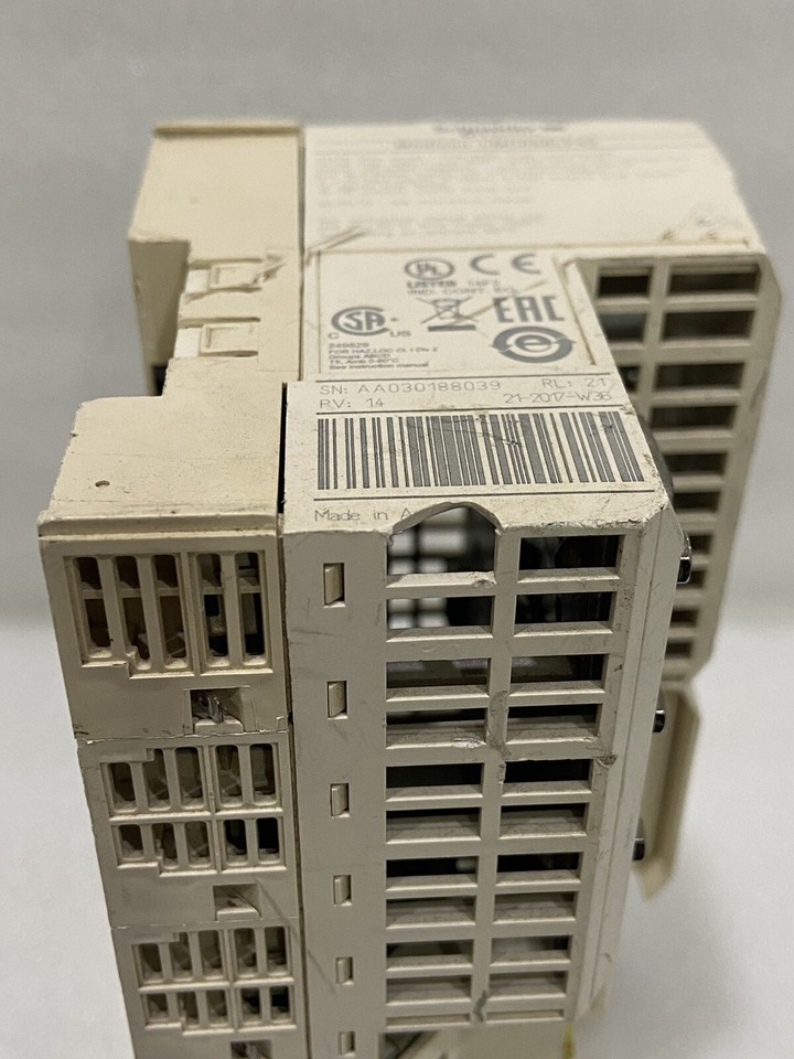 SCHNEIDER ELECTRIC LMC058LF42 MOTION CONTROLLER MINOR CRACK | eBay