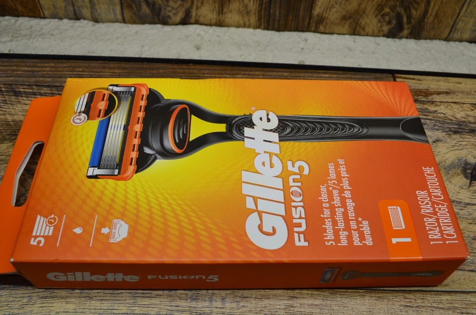 Gillette Fusion5 Power Razor for Men, 1 Gillette Power Razor Handle + 1 ...