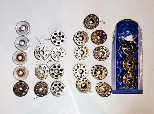 Vtg MIXED LOT 24 SINGER Sewing Machine Bobbins 20 METAL 4 PLASTIC 10 7 ...