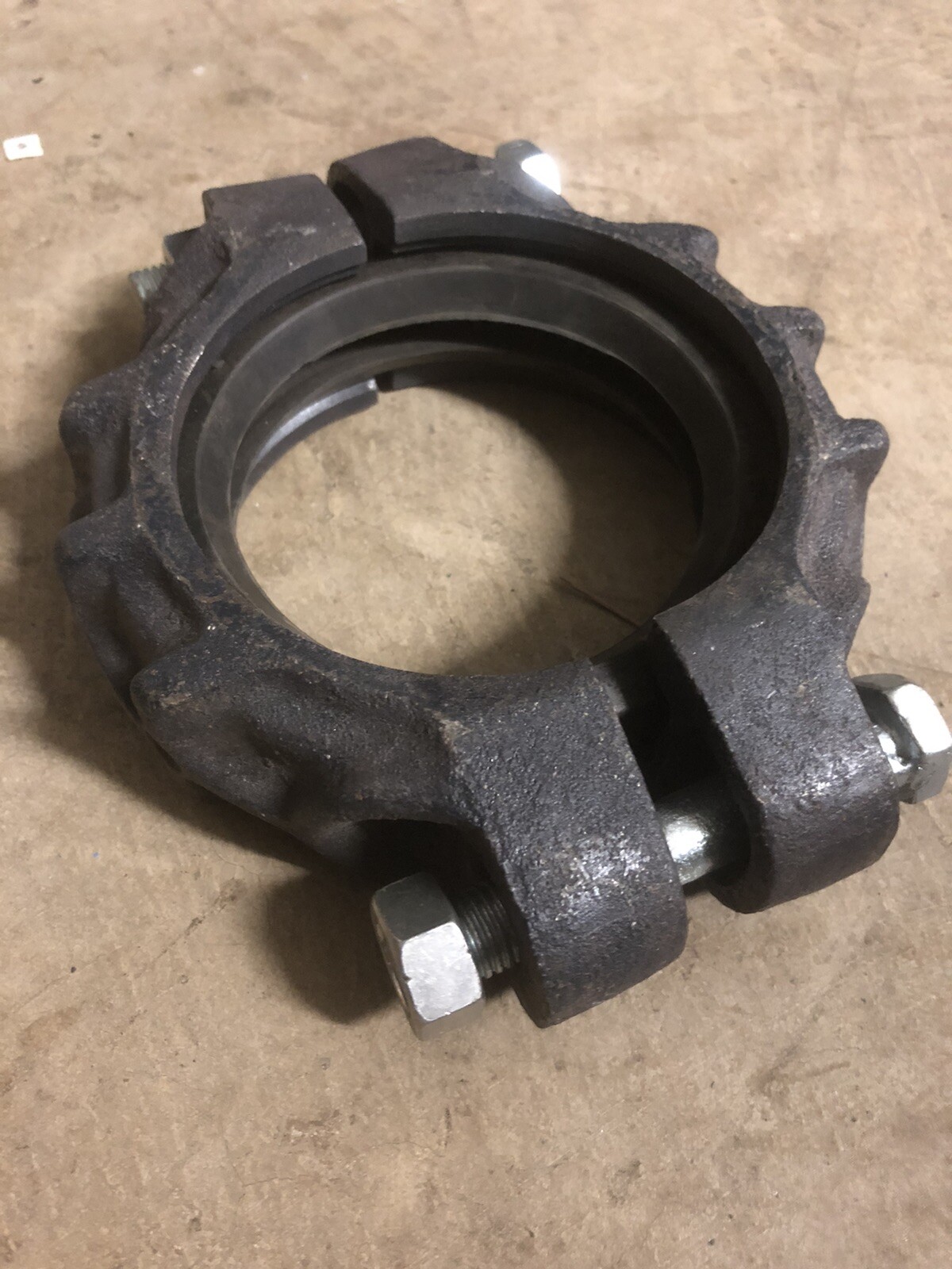 4" VICTAULIC CLAMP PIPE COUPLING CLAMP W/ GASKET AND BOLTS/NUTS | eBay