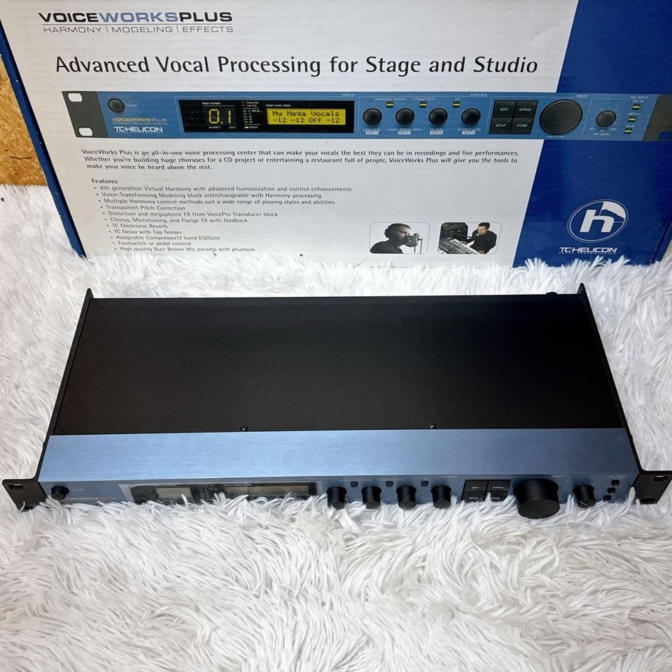 TC-Helicon VoiceWorks Plus Vocal Effects Processor FW1.21 Film on LCD ...