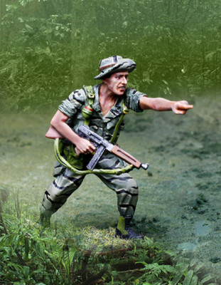 COLLECTORS SHOWCASE VIETNAM WAR CS01041 GREEN BERET LRRP POINTING MIB ...