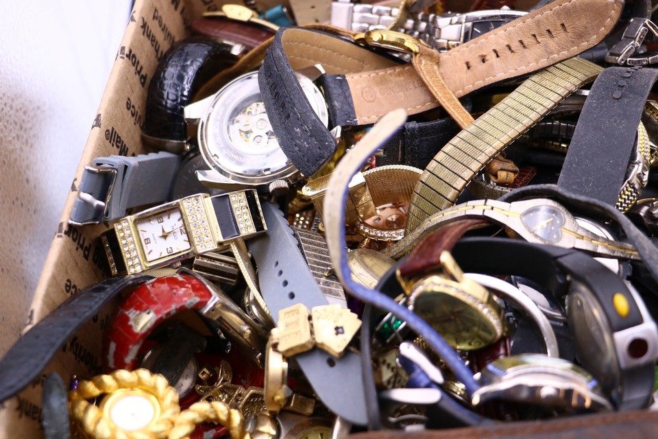 15lb + medium flat rate Watch lot for parts or repair harvest scrap use ...
