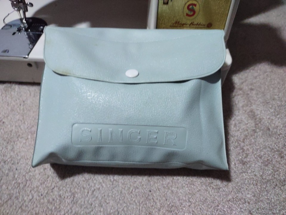 Vintage SINGER TC312732 Magic Bobbin Sewing Machine With Case ...