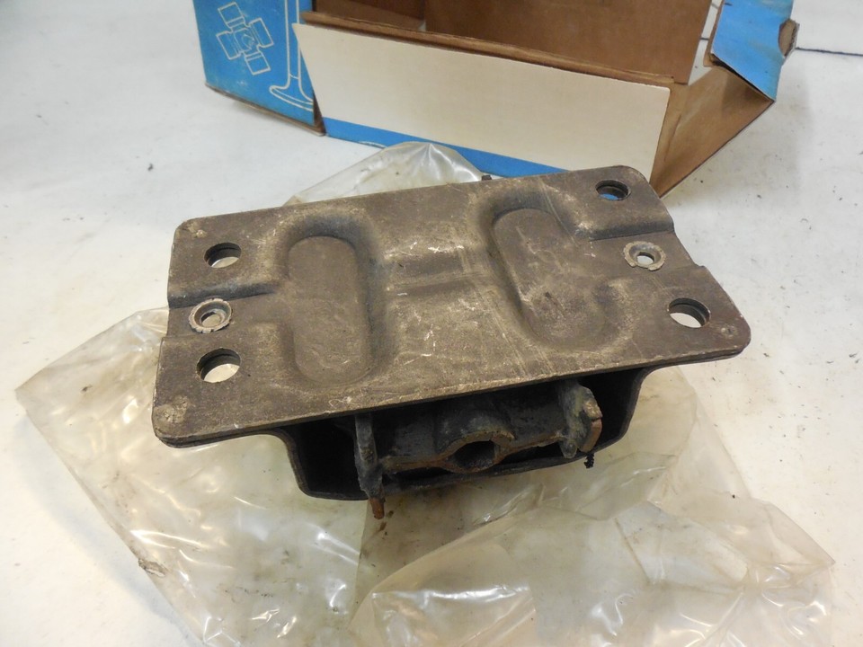 72-75 fits GM Chevy 307 350 400 V8 Front Engine Motor Mount 2301 | eBay