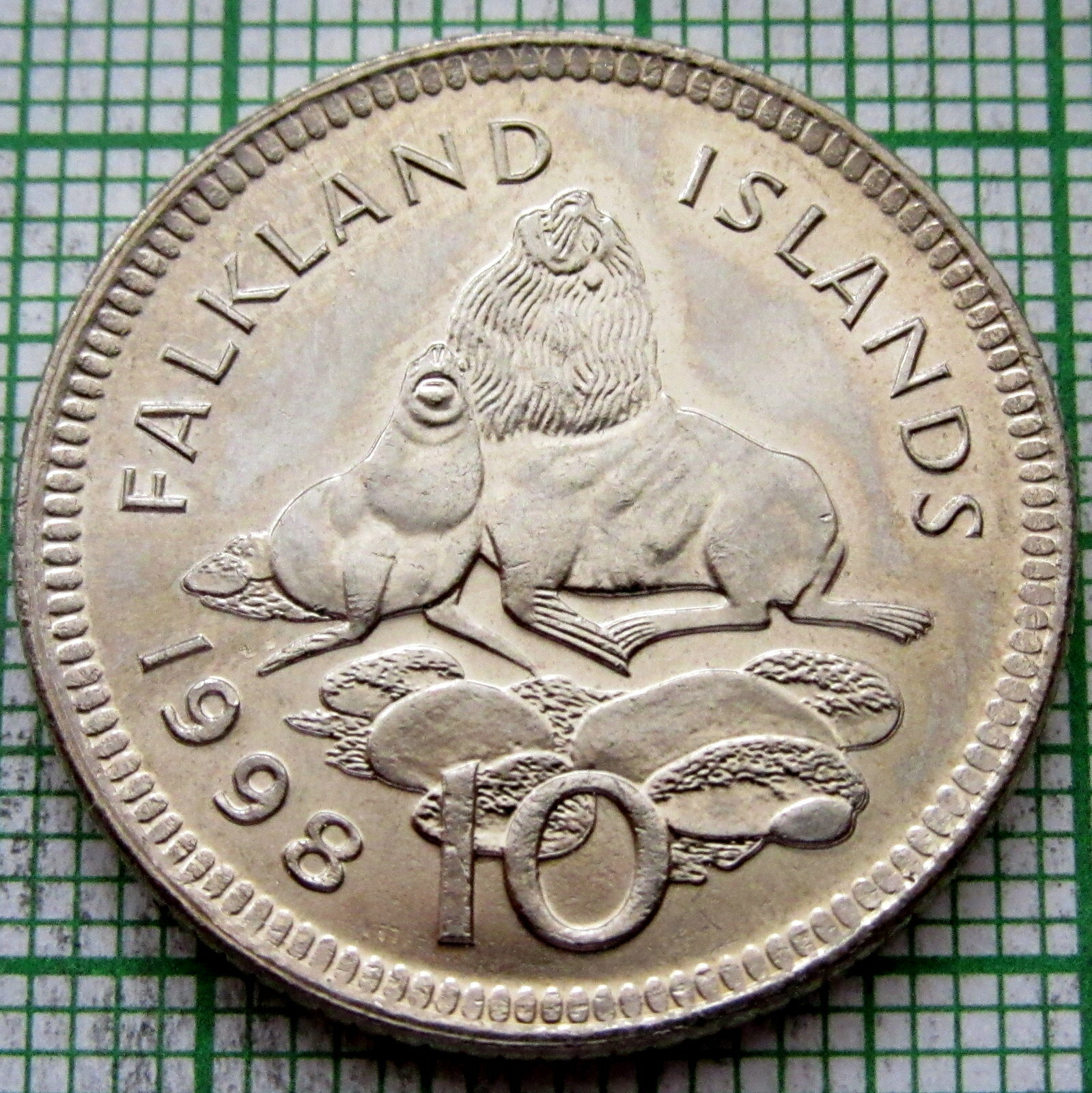 FALKLAND ISLANDS Elizabeth II 1998 10 PENCE, URSINE SEAL WITH CUB, UNC ...