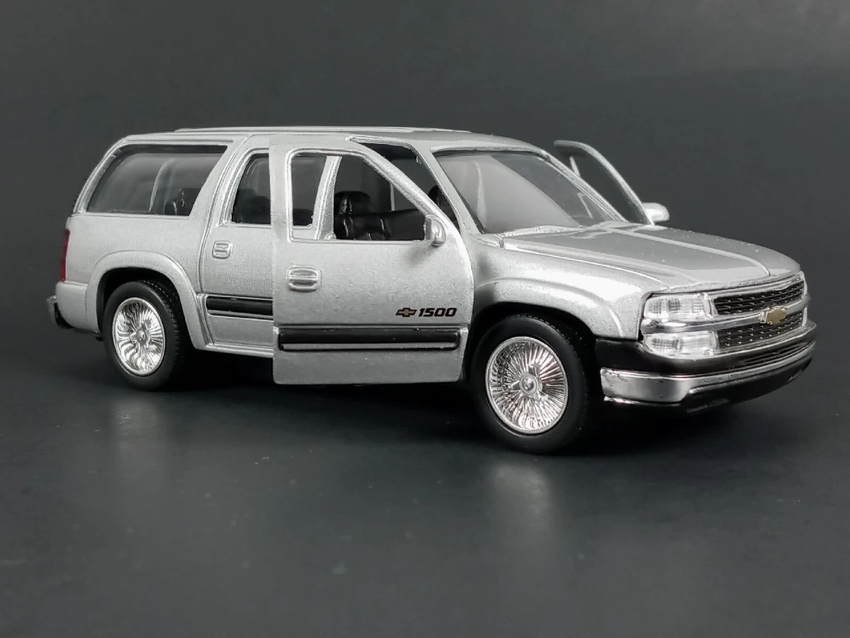 2000 Chevrolet Suburban White