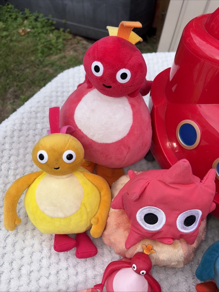 CBeebies Twirlywoos Bundle - Boat, Book, Soft Toys, Articulated Figures ...