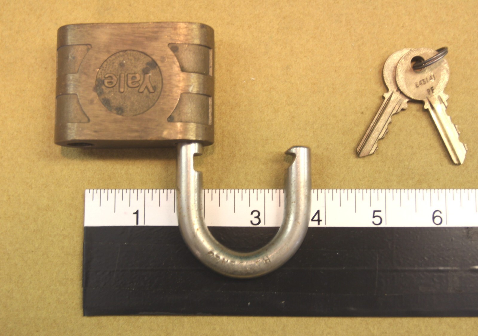 Yale extra large padlock w/ 2 working keys - Tested good | eBay
