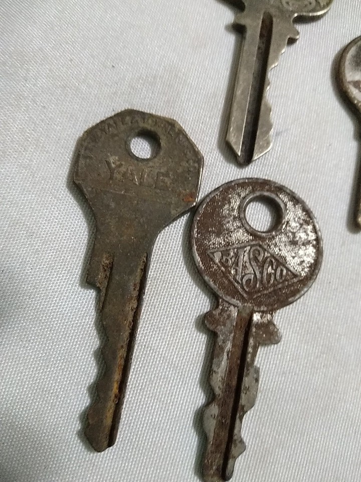 ANTIQUE 13 RARE Assorted Keys Lot 6 BASCO, DERBY.CONN GRAHAM, YMD ...