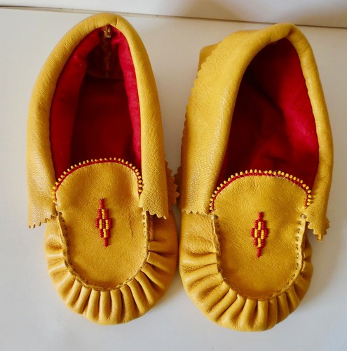 Youth size 2 Moosehide Moccasins w/beadwork on vamp; by Jack Ginnish Mi ...