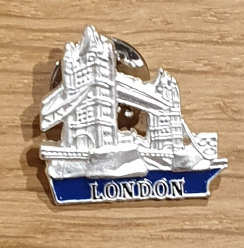 London Bridge tourist pin badge (B). A024 | eBay UK