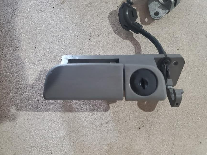 2000-2005 Cadillac SDV DTS DHS Glove Box Latch DARK GREY | eBay