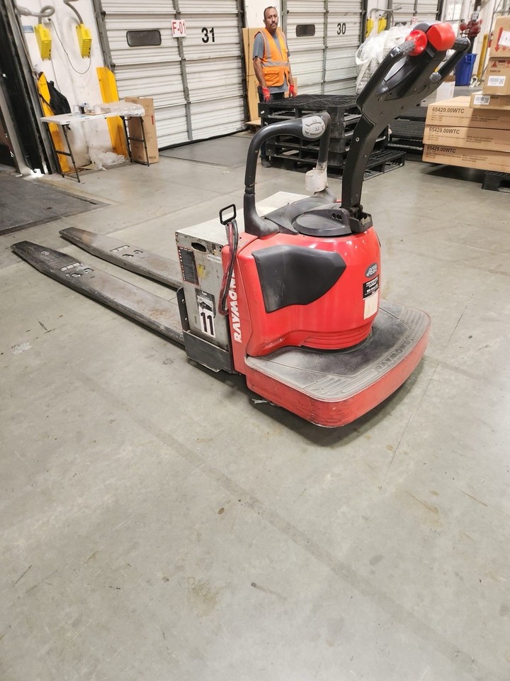 RAYMOND 8410 Rider Electric Pallet Jack Forklifts | eBay