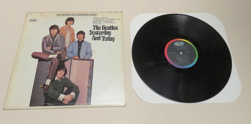 The Beatles Vinyl LP Yesterday And Today ST2553 Capitol Rainbow Label ...