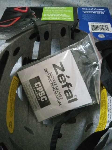 Zefal Black Smart Light-up Bike Helmet Universal Dial Fit 17 Vents 2 ...