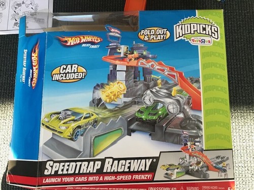 2009 Hot Wheels Play Set Fold Out & Play - Speedtrap Raceway SOLD FOR ...
