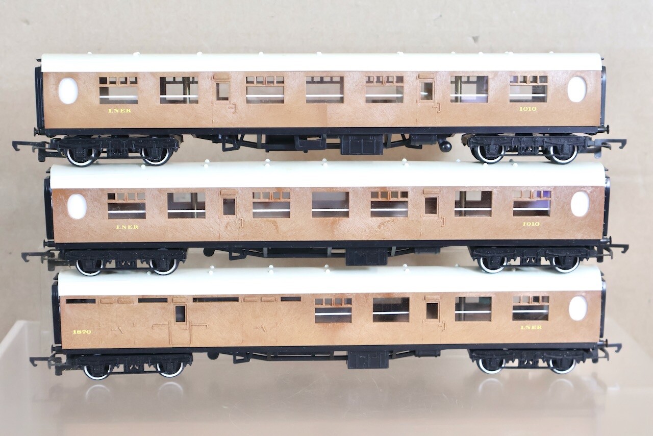 HORNBY R745 R746 RAKE of 3 LNER THOMPSON COMPOSITE & BRAKE COACH BOXED ...