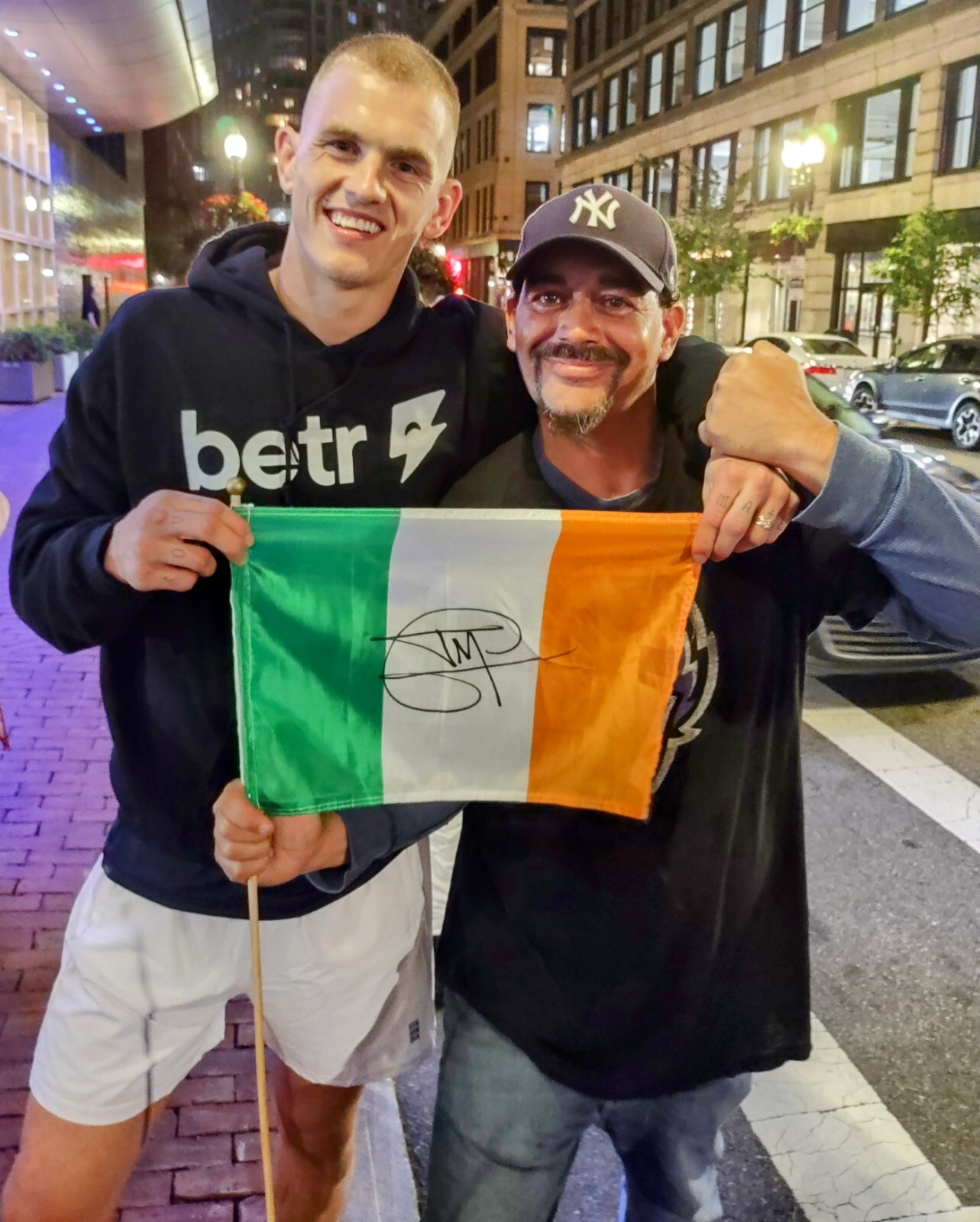 IAN GARRY IRISH FLAG UFC 292 BOSTON STAR SIGNED AUTOGRAPHED 8X10 PHOTO ...