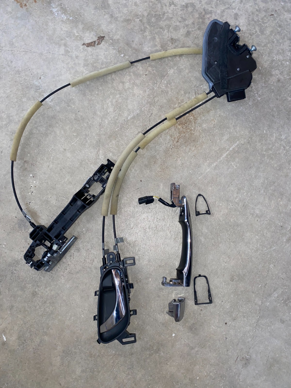 Nissan Rogue RF door inner & outer handle, lock and cables complete ...