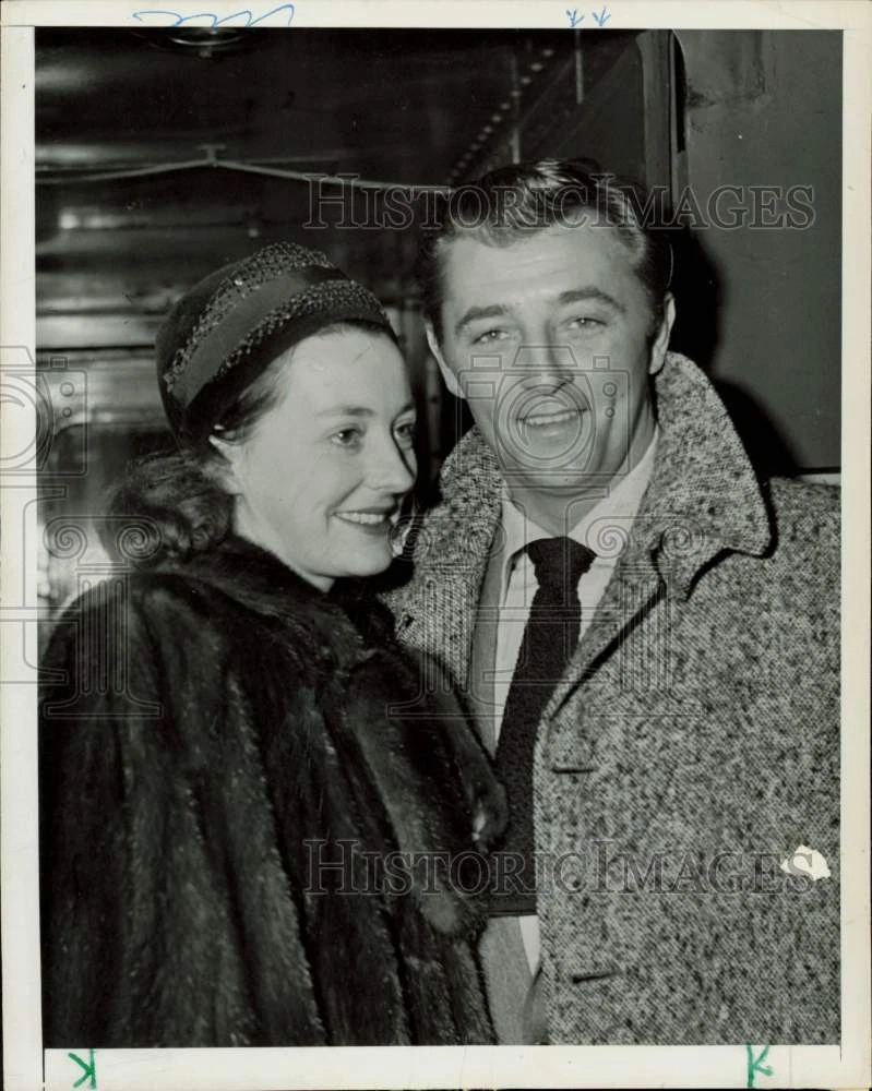 Robert Mitchum And Wife