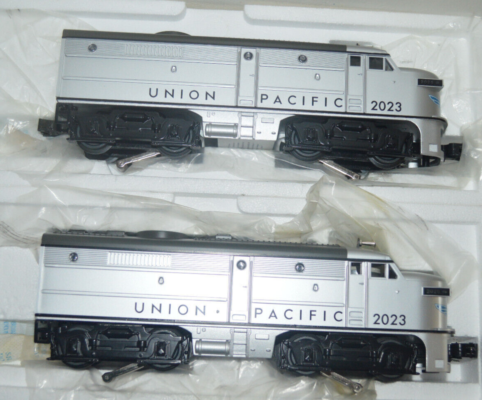 Williams by Bachmann No 20099 O Scale Union Pacific silver/Gray Powered & Dummy | eBay