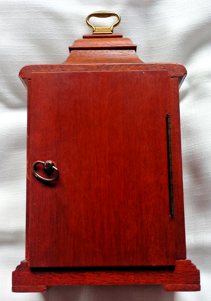 Lovely small Mantle clock - 24cm high x 14cm wide x 10cm deep - quartz ...