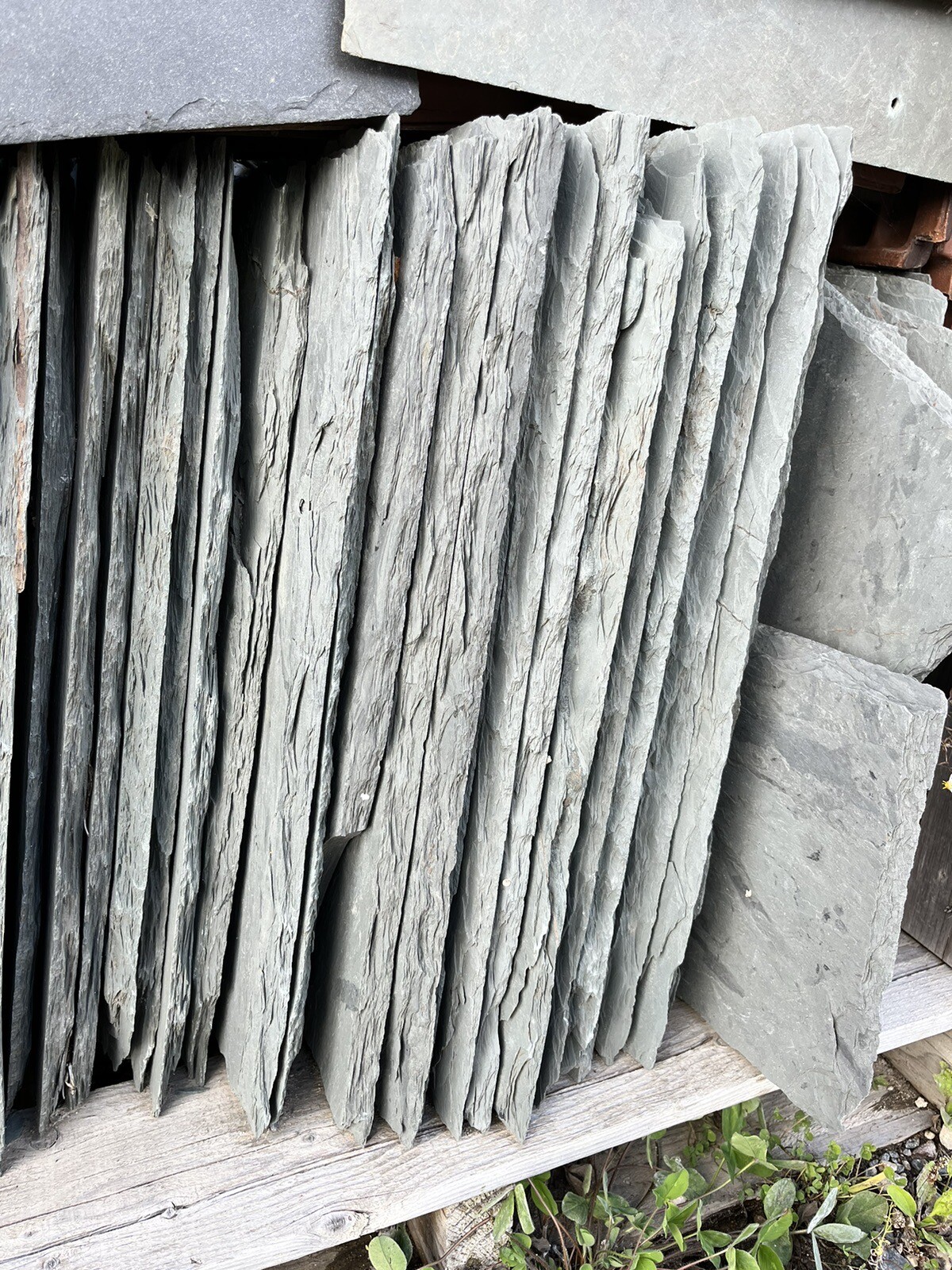 slate roofing tiles, different sizes - great for roofing repairs (Lots ...