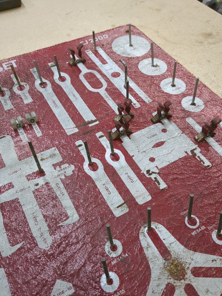 SNAP-ON CJ 2000 PULLER SET WALL STORAGE RACK BOARD DISPLAY 31-3/4" X 23 ...