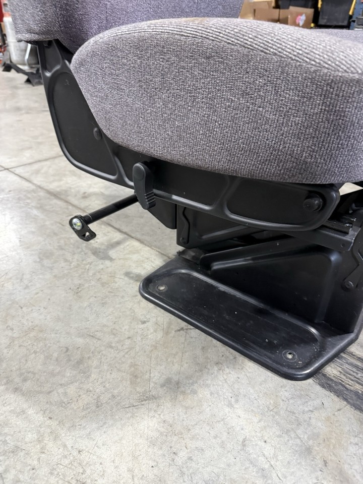 2020 INTERNATIONAL LT SEAT FRONT RH | eBay