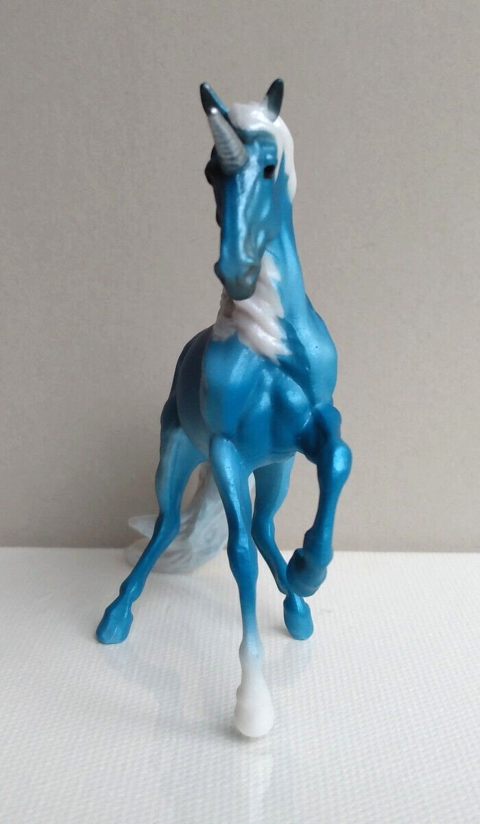 BREYER STABLEMATE 2020 UNICORN SURPRISE - BLUE MINI ALBOROZO | eBay