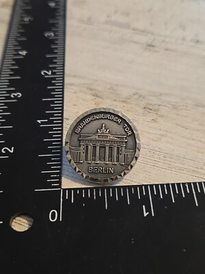 German Brandenburg Gate Berlin Tor lapel pin badge Souvenir Travel N6 ...