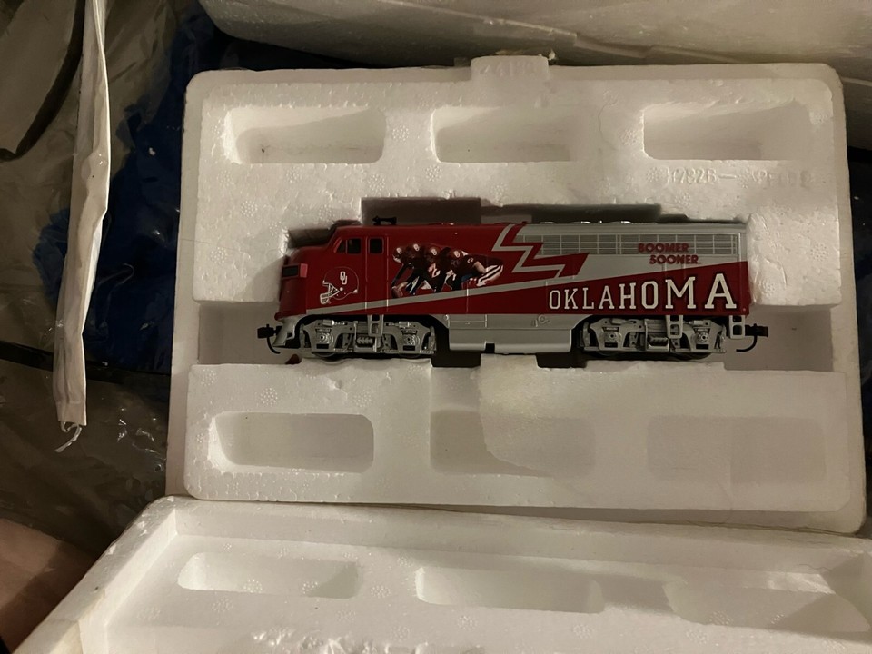 hawthorne village train set- OU Complete train set | eBay