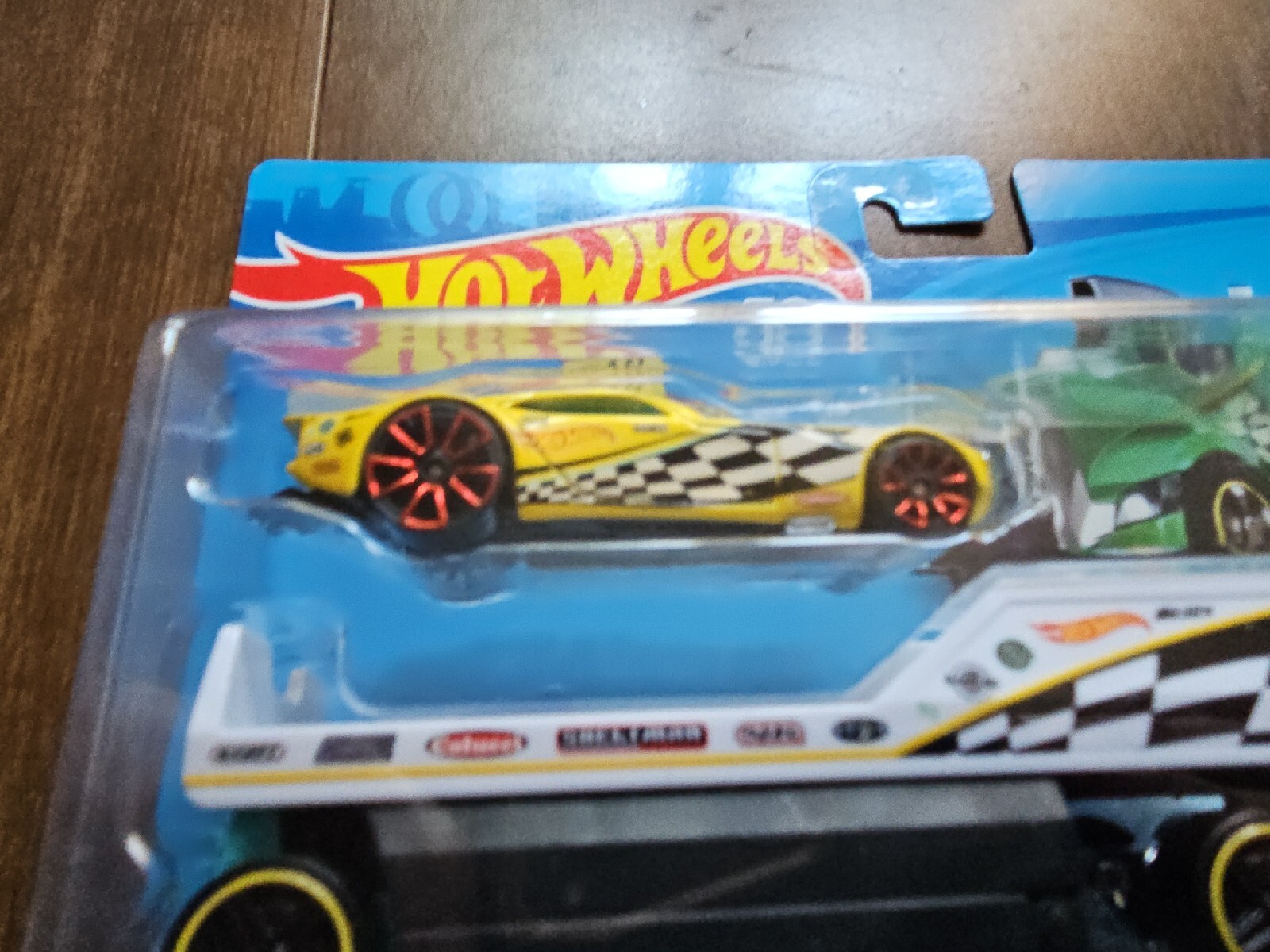 Hot Wheels Drivin' Wild Vehicle Racer Hauler Detachable Trailer Super ...