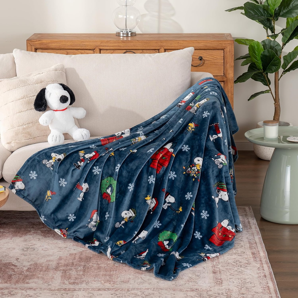 Peanuts Heavyweight Christmas Blanket,Velvetloft Cute Character Snoopy ...