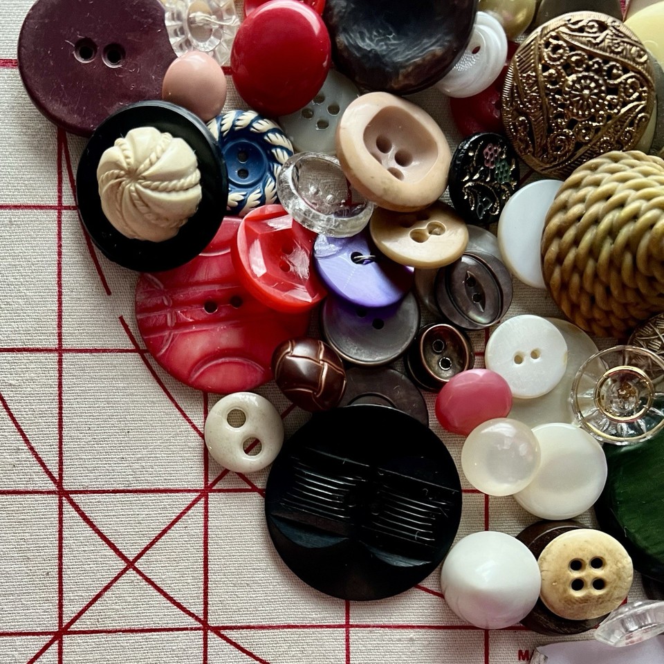 100 Buttons - mostly vintage from Estate Collection - lot 131 | eBay