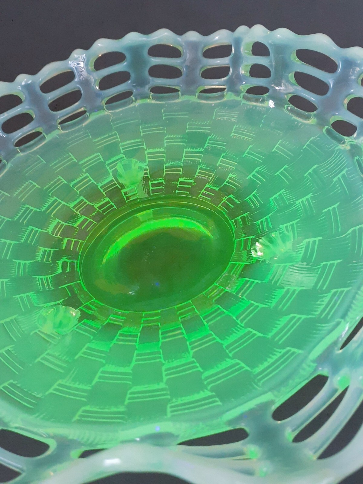 Rare Fenton Ice Green ruffled 3 row Uranium glass bowl | eBay