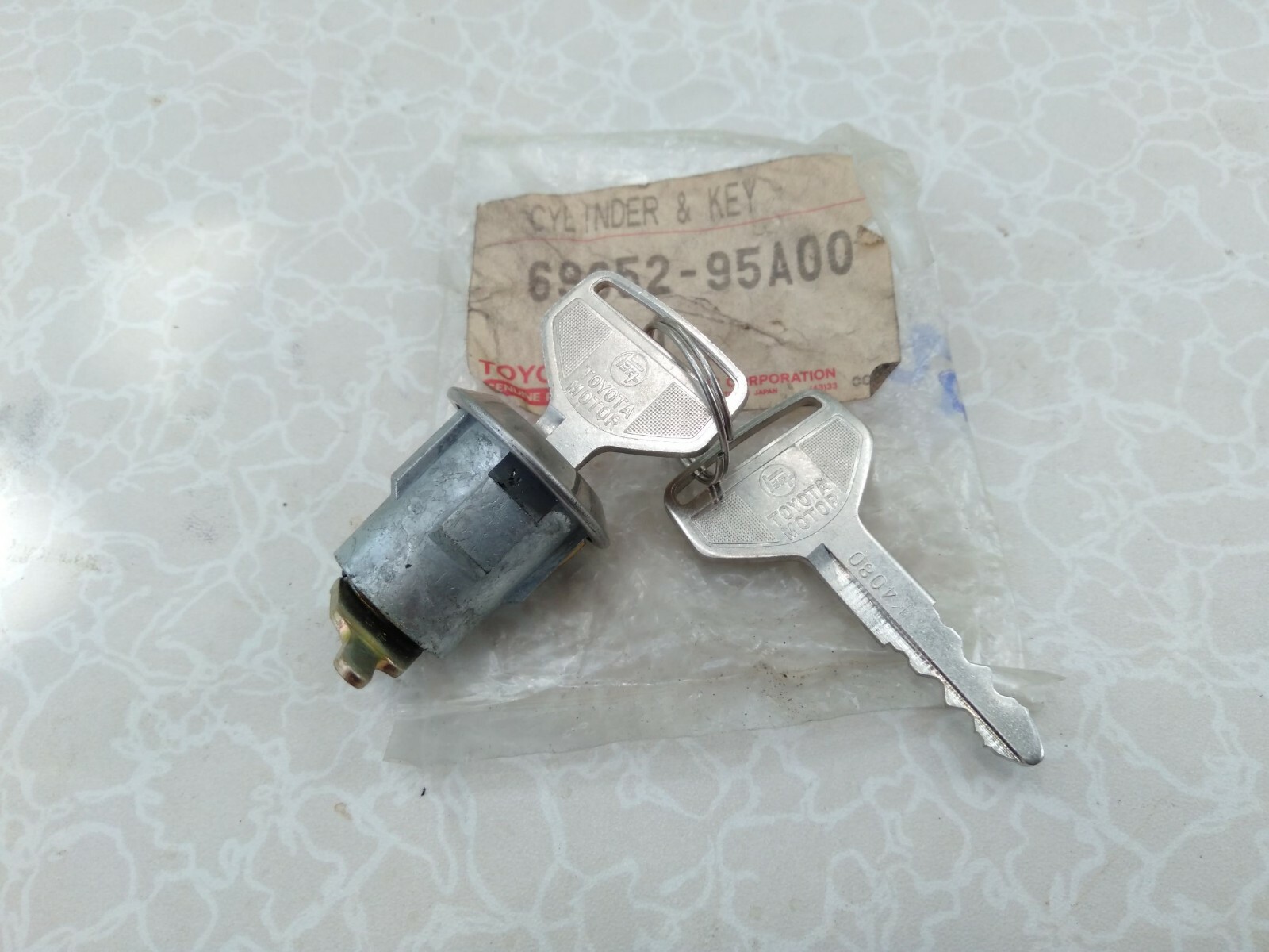 69052-95J00 Toyota Cylinder & key set door lock lh 6905295J00 Genuine ...