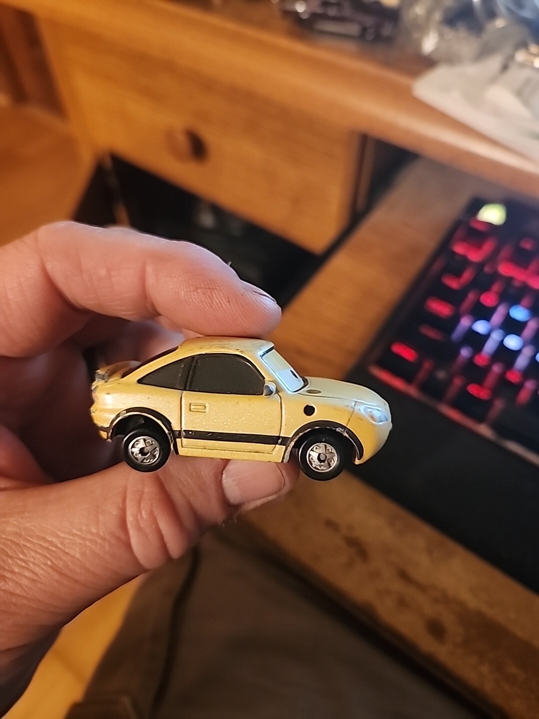 Disney Pixar Cars Bert Missing Camera 1:55 Diecast Vehicle Lite Yellow ...