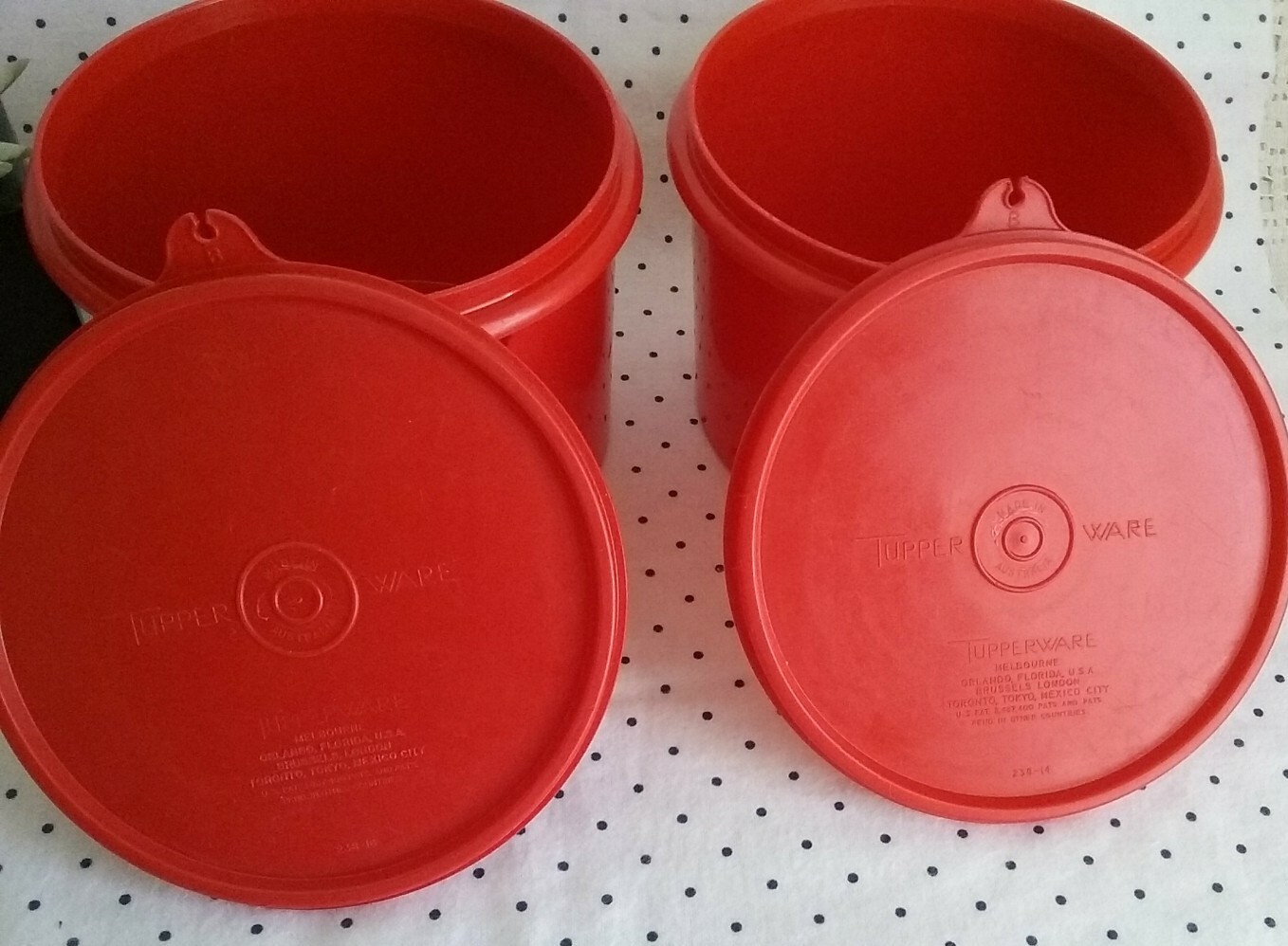 ⚘2 x Tupperware 2.5lt Round 238-14 Containers Red | eBay Australia