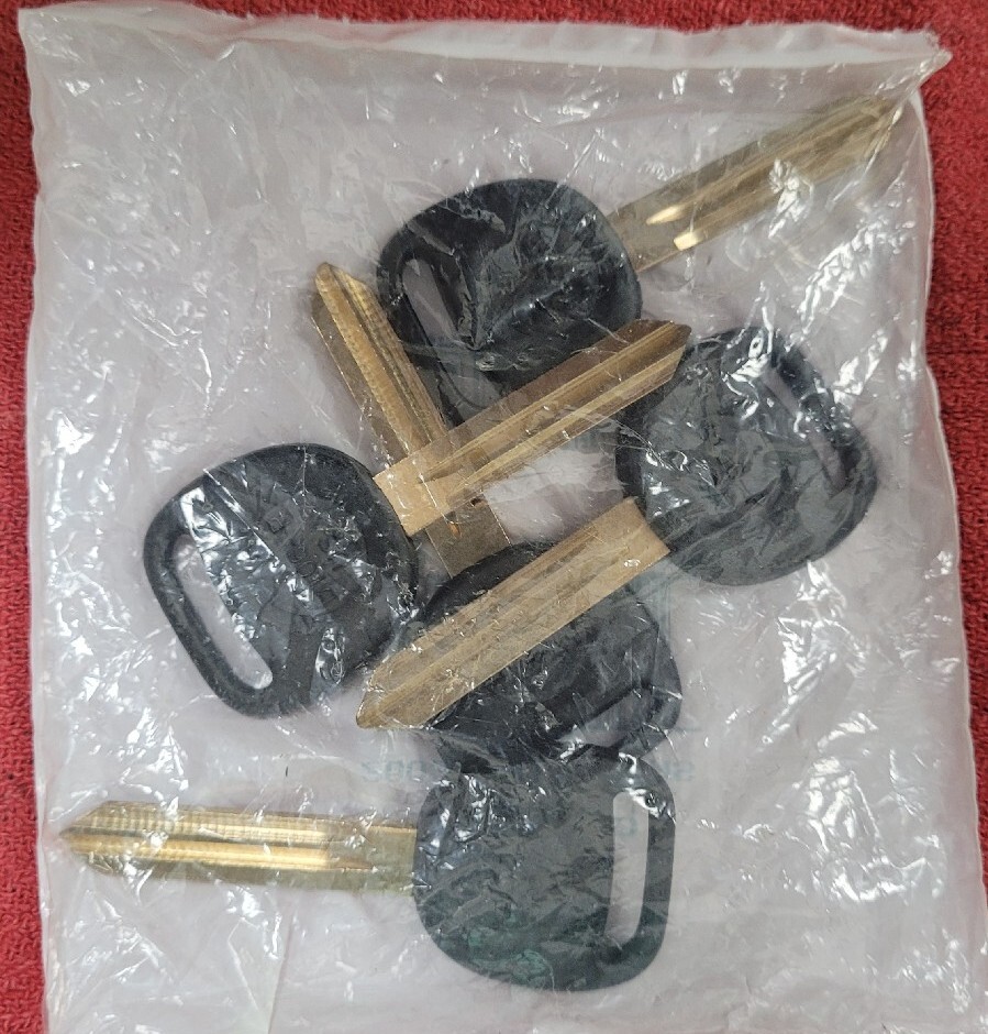 B106-P - Brand New Ilco Molded Saturn Key Blanks - 5 Pack | eBay