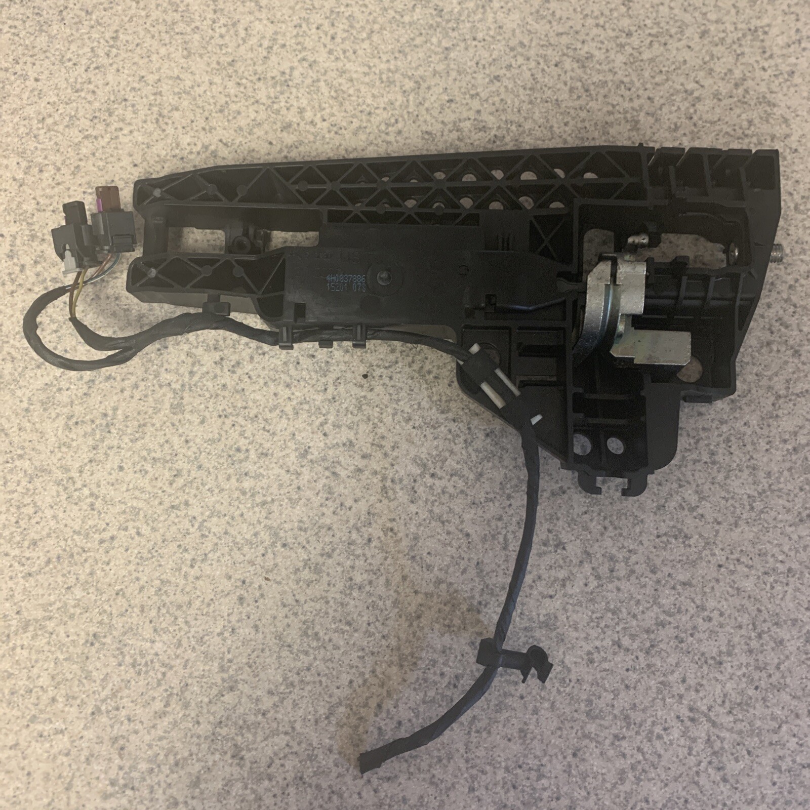 2012-2018 AUDI A6 S6 A7 S7 A8 RIGHT REAR EXTERIOR DOOR HANDLE BRACKET ...