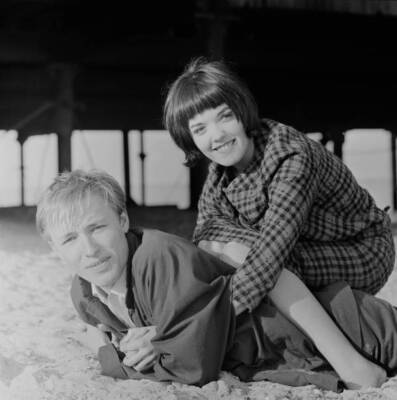 British Singer And Actor Mike Sarne With English Singer Billie Davis ...