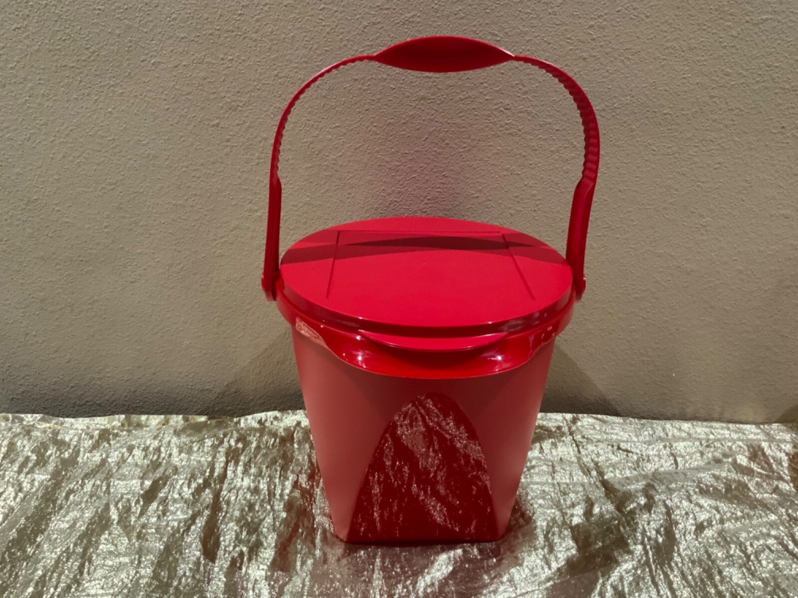 New UNIQUE Beautiful Round Tupperware Bucket/Container 5L Candy Apple ...